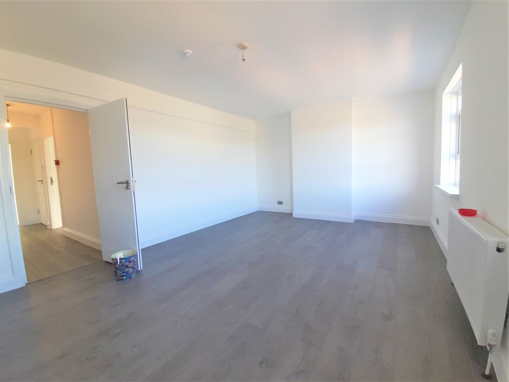 Room to rent in Sterling Way, London N18 - Zoopla