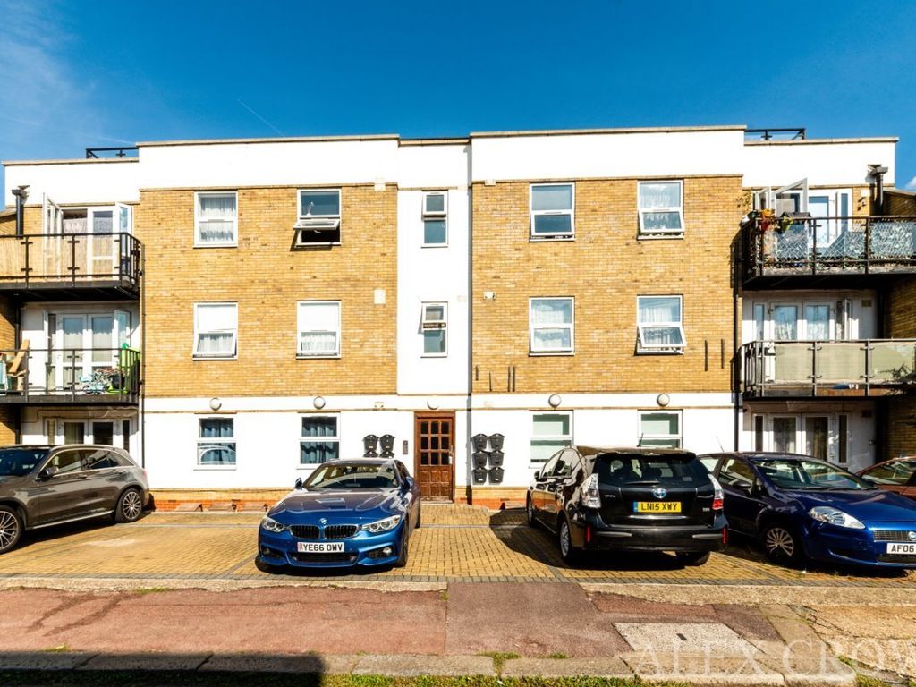 2 bed flat for sale in Wellington Road, London E7, £400,000 - Zoopla