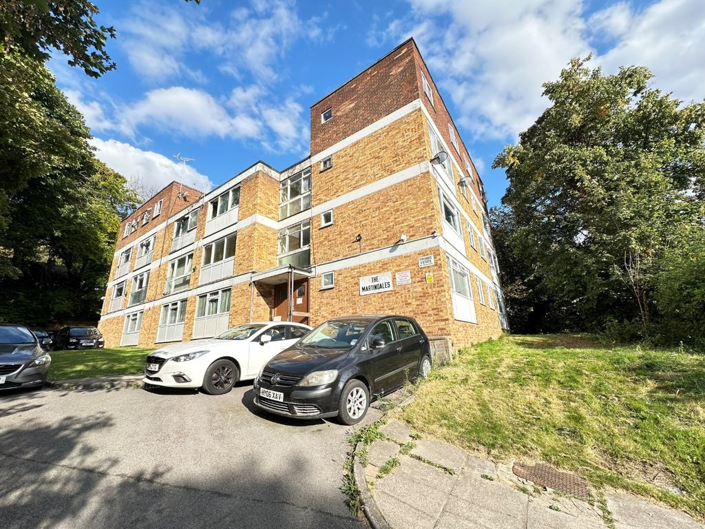 Studio to rent in The Martindales, 31-33 Crescent Road, Luton ...