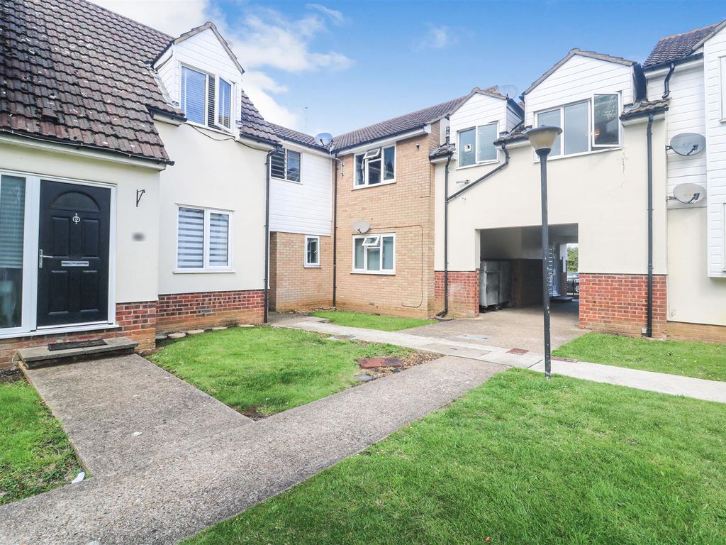1 bed flat for sale in Regency Court, Harlow CM18, £160,000 - Zoopla