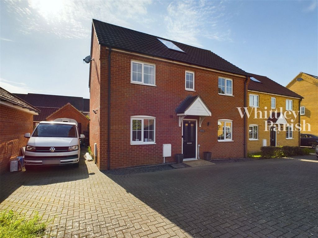 4 bed detached house for sale in Robin Avenue, Harleston IP20, £350,000 ...
