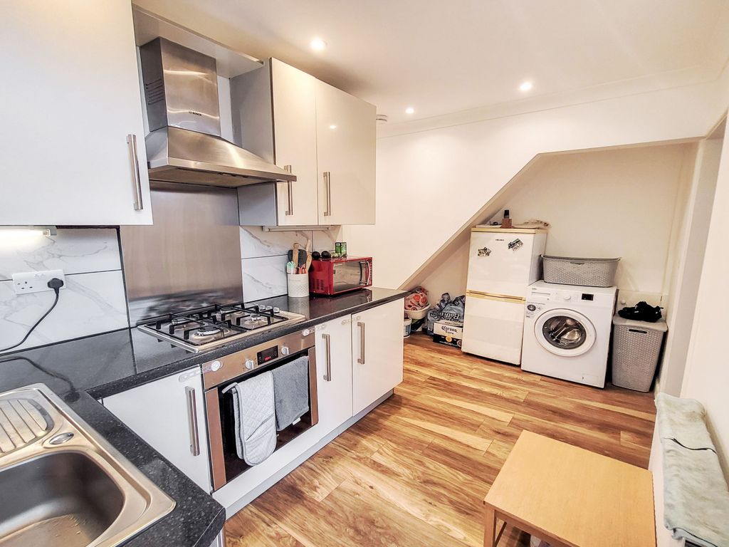 2 bed flat for sale in Cowley Mill Road, Cowley, Uxbridge UB8 - Zoopla