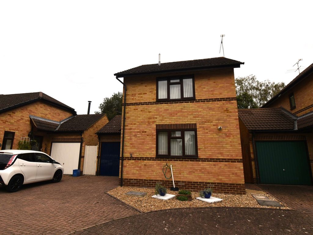 3 Bed Semi Detached House To Rent In Newton Road Farnborough Gu14 £