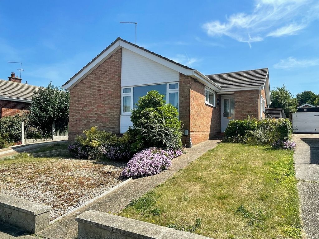 2 bed bungalow to rent in St. Mark Drive, Colchester CO4 - Zoopla