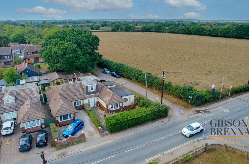 4 bed semi-detached bungalow for sale in Pound Lane, Basildon SS13 - Zoopla