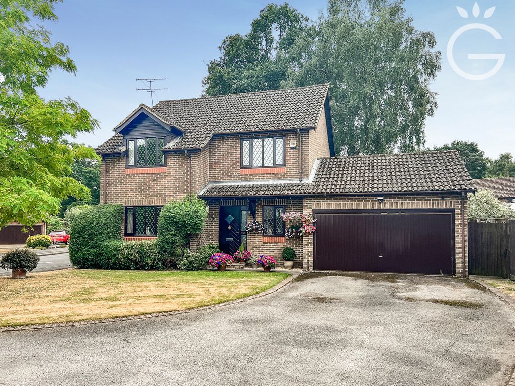 4 bed detached house for sale in Chivers Drive, Finchampstead RG40 - Zoopla