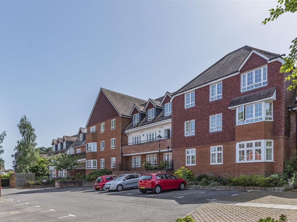 2 bed property for sale in Harding Place, Wokingham, Berkshire RG40 ...