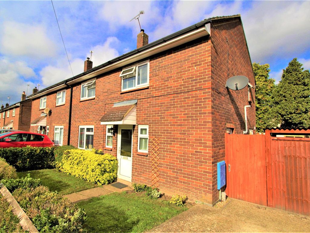 3 Bed Semi Detached House For Sale In Hunter Road Farnborough