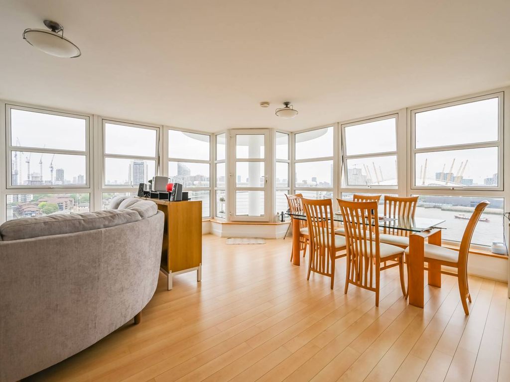 2 bed flat to rent in Pierhead Locke, Isle Of Dogs, London E14, £2,500 ...