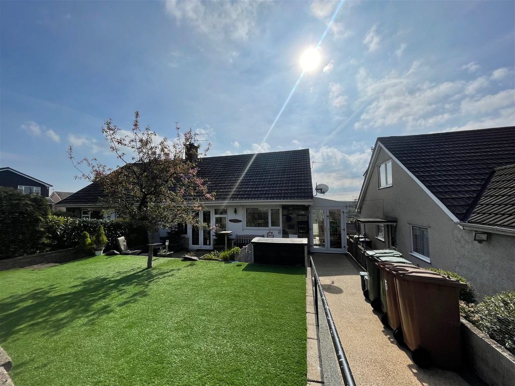3 Bed Semi Detached Bungalow For Sale In Hillside Park Bargoed Cf81