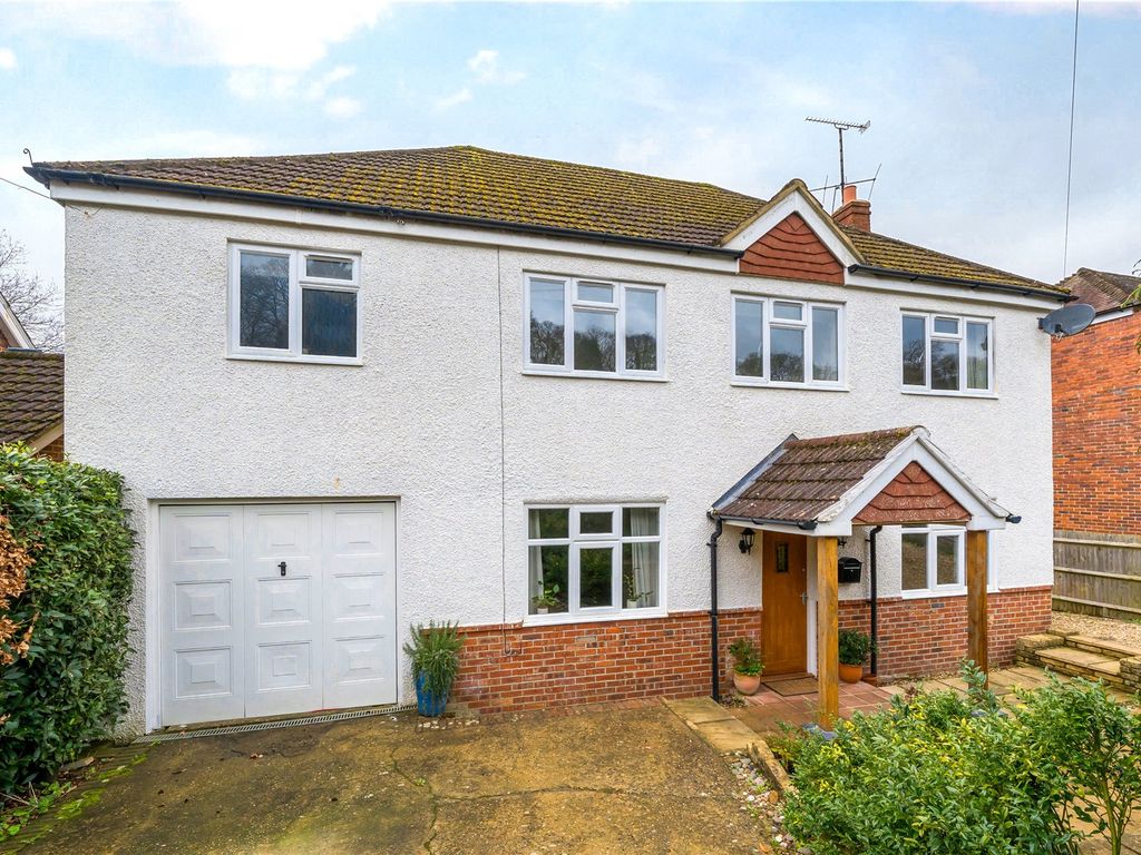 4 bed detached house for sale in Haslemere, Surrey GU27, £925,000 - Zoopla