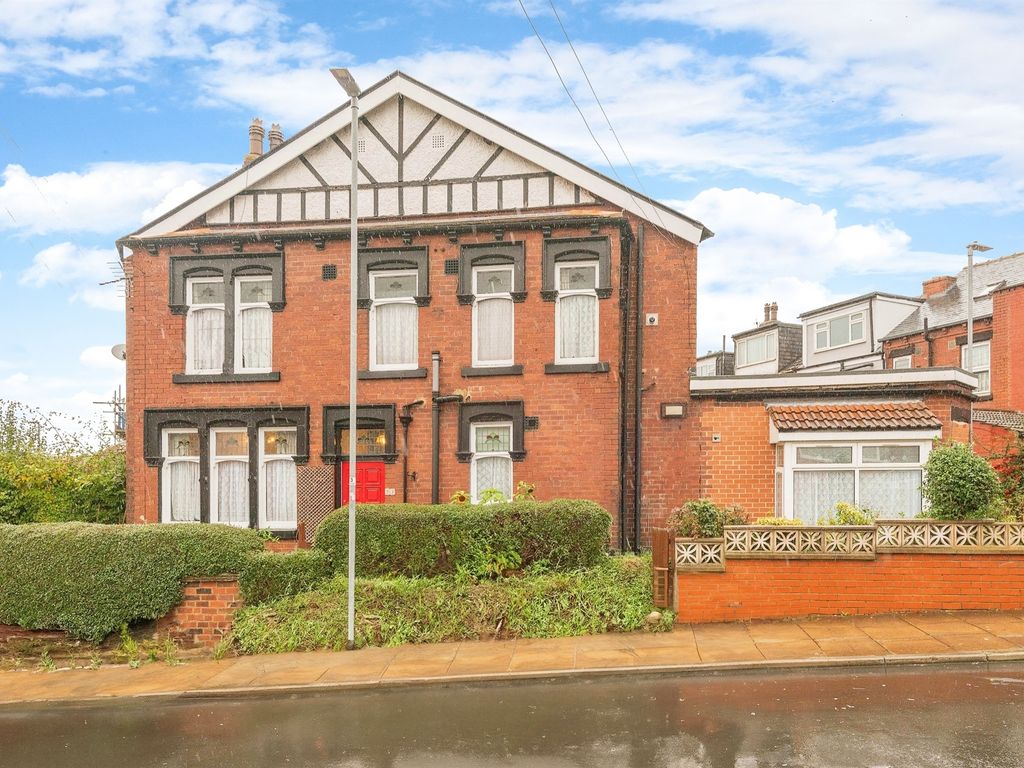 6 bed terraced house for sale in Luxor Road, Leeds LS8, £200,000 - Zoopla