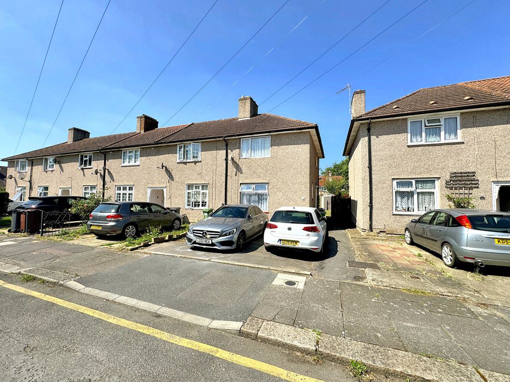 2 Bed End Terrace House To Rent In Alleyndale Road Dagenham Rm8 £