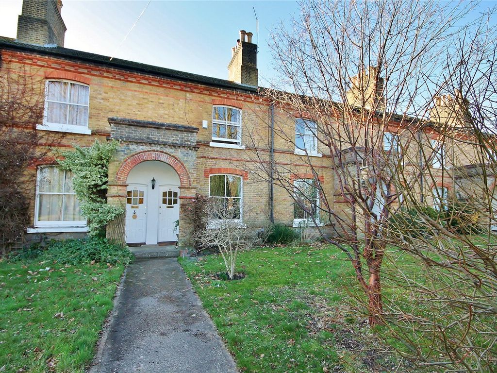 2 Bed Terraced House For Sale In Raglan Road Knaphill Woking Surrey