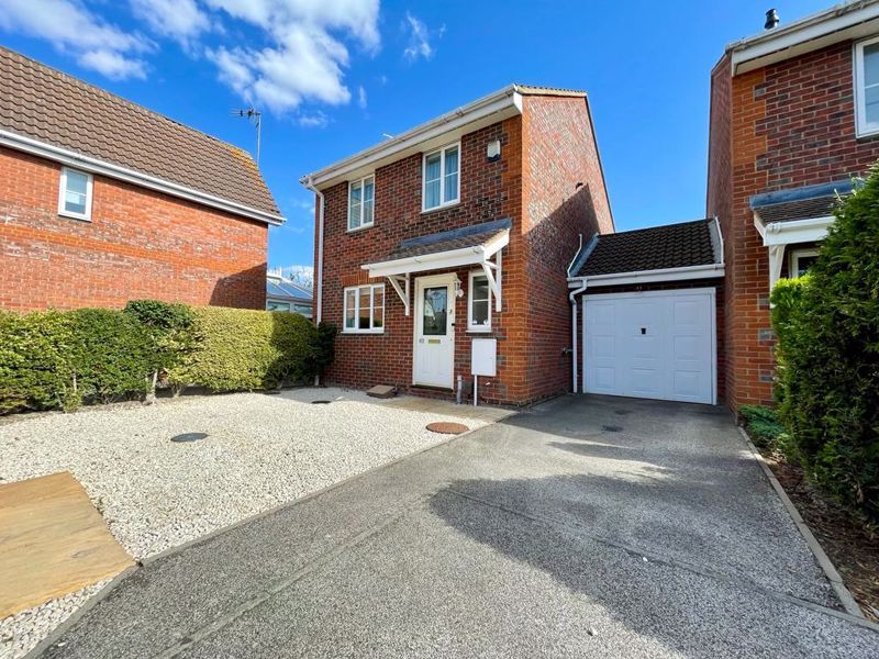 3 Bed Link Detached House For Sale In Coopers Way Houghton Regis