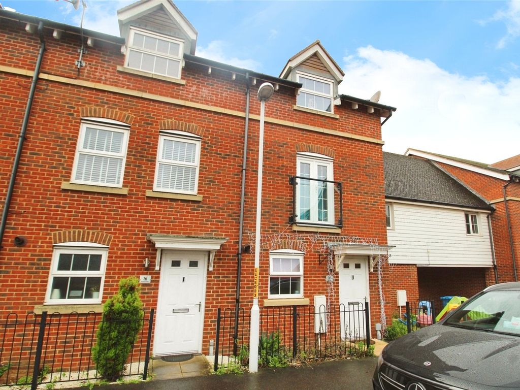 3 Bed Terraced House For Sale In Easton Drive Sittingbourne Kent Me10