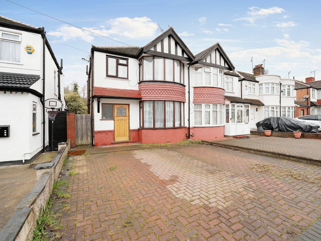 3 Bed Semi Detached House For Sale In Conway Crescent Greenford Ub6 £