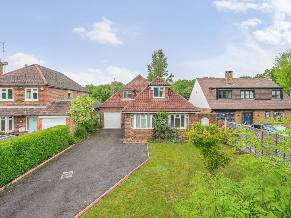 5 bed bungalow for sale in Littlewick Road, Horsell GU21, £975,000 - Zoopla