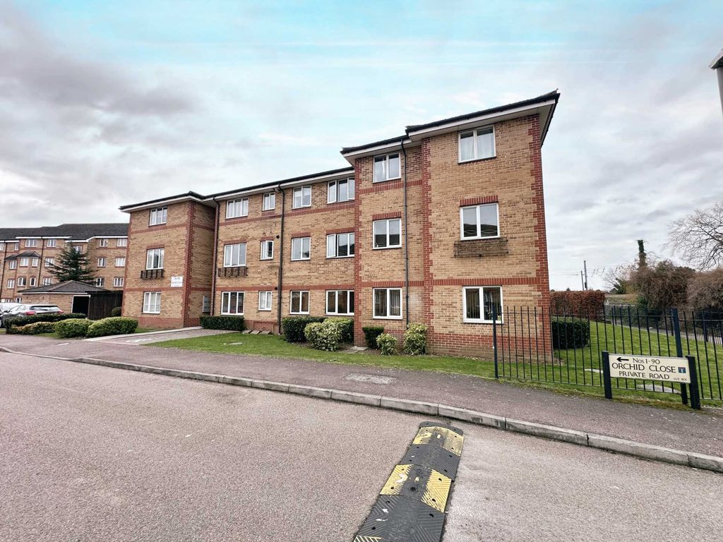 2 bed flat for sale in Orchid Close, Luton LU3, £185,000 - Zoopla