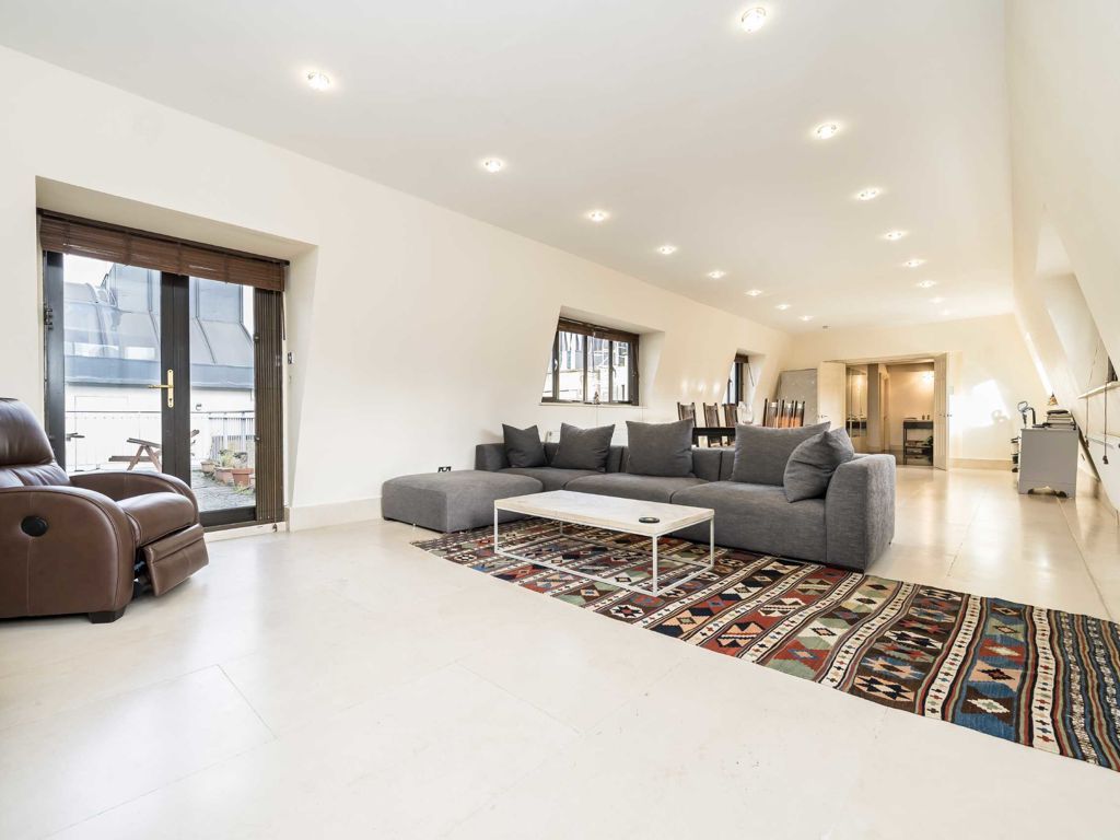3 bed flat to rent in Minories, London EC3N, £4,000 pcm - Zoopla