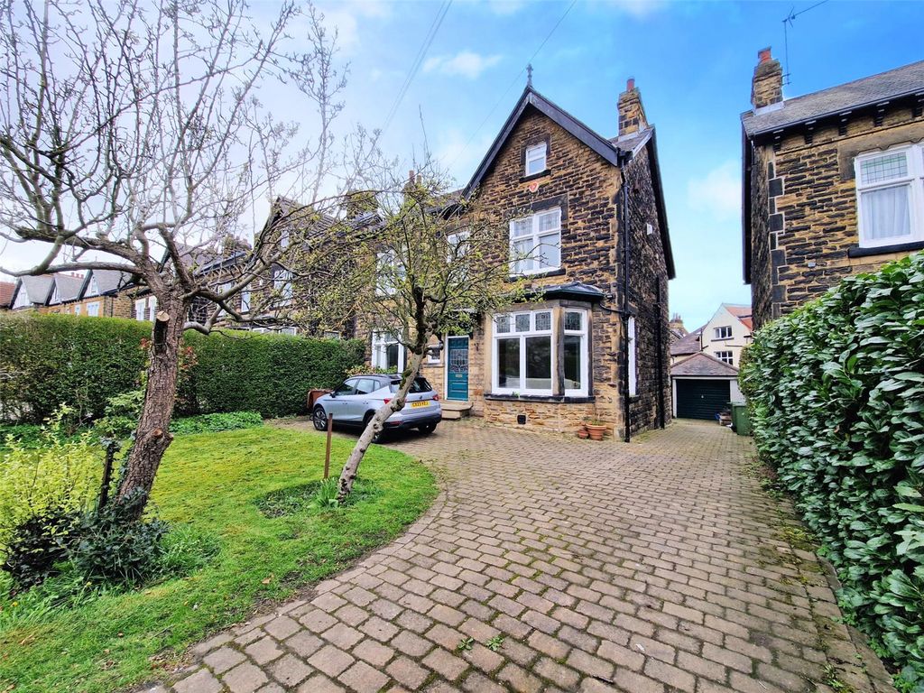 5 bed detached house to rent in Street Lane, Leeds, West Yorkshire LS8 ...