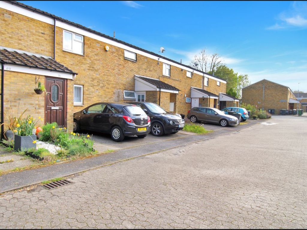 2 bed maisonette to rent in Spear Close, Luton, Bedfordshire LU3 - Zoopla