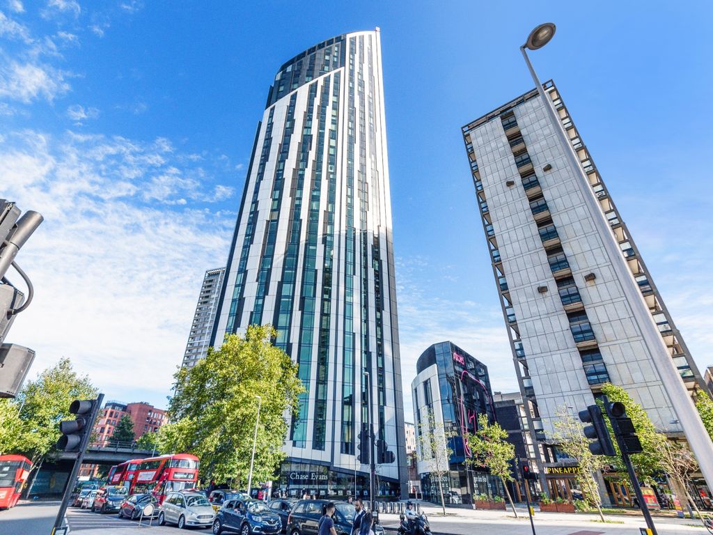 Studio to rent in The Strata, Walworth Road, Elephant & Castle SE1, £ ...