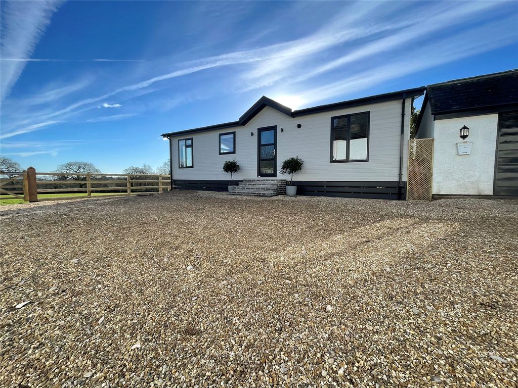 2 bed bungalow to rent in Woodbury, Exeter, Devon EX5, £1,200 pcm - Zoopla