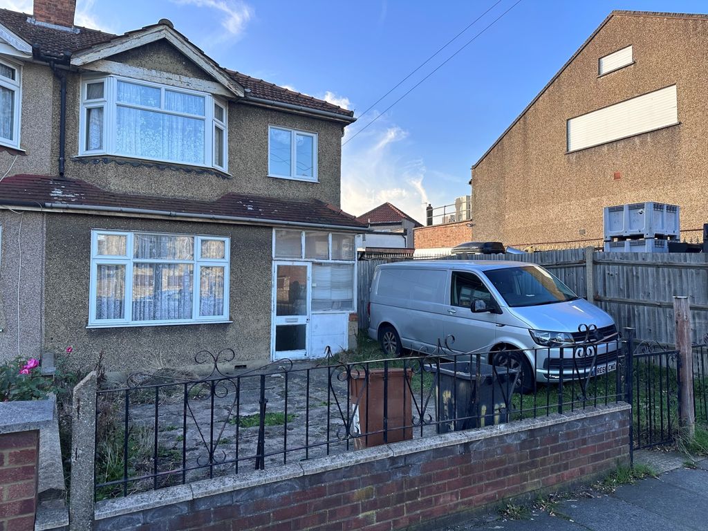 3 Bed Semi Detached House For Sale In Wellington Avenue Blackfen