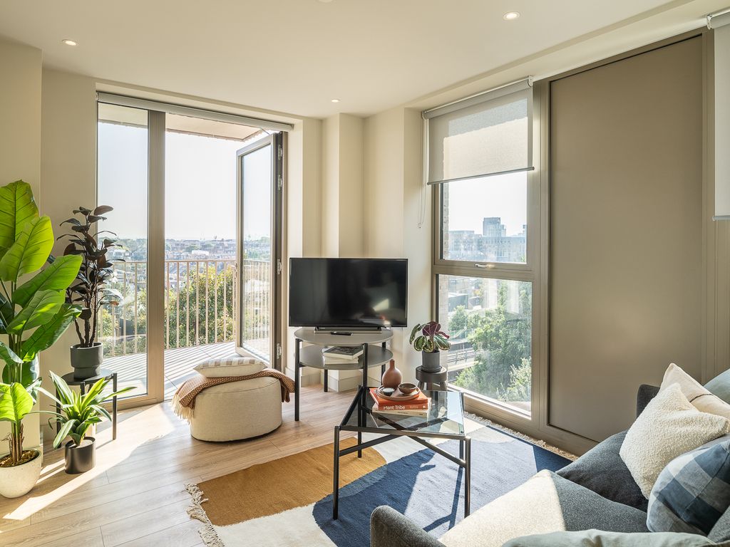 2 bed flat to rent in New Acres, Wandsworth SW18, £2,800 pcm - Zoopla