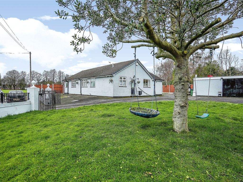 3 bed bungalow for sale in Rydding Square, West Bromwich, West Midlands ...