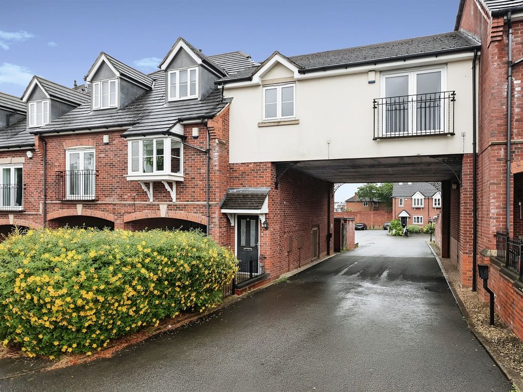 2 bed flat for sale in George Road, Halesowen B63, £130,000 - Zoopla