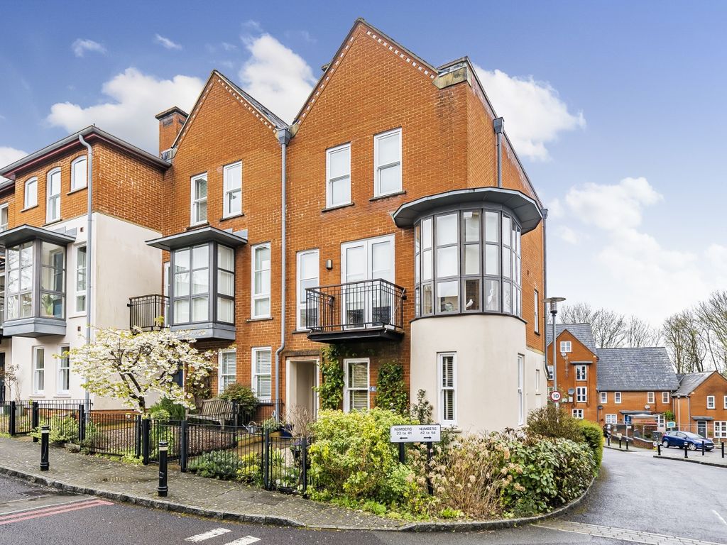 4 bed end terrace house to rent in Alison Way, Winchester SO22, £2,995 ...