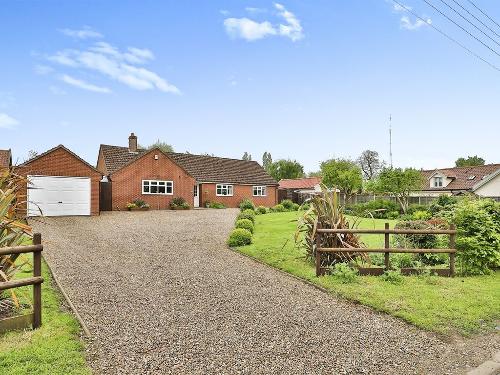 4 bed detached bungalow for sale in Bunwell Street, Bunwell, Norwich ...