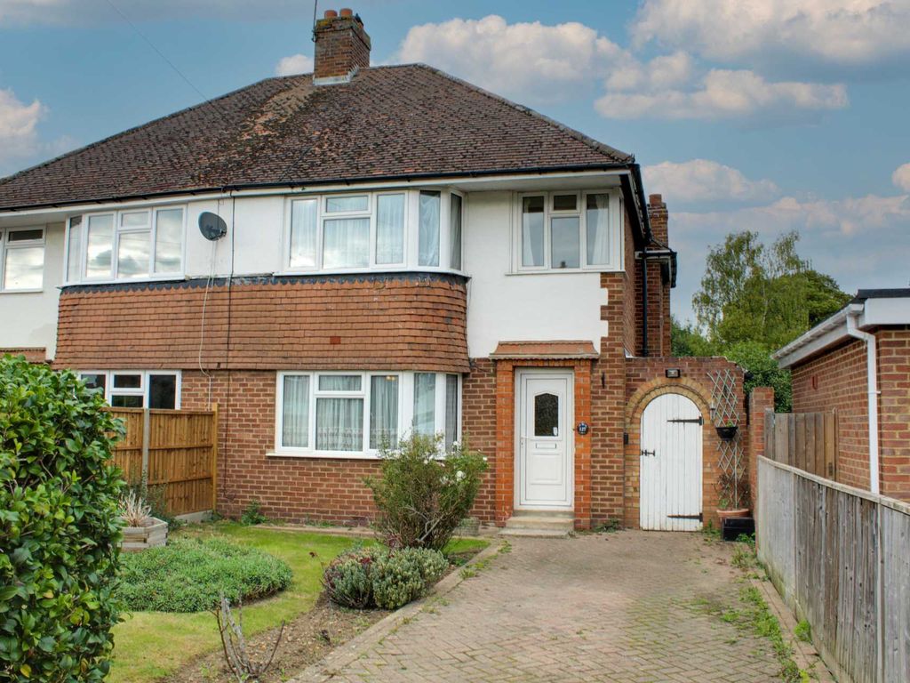 3 Bed Semi Detached House For Sale In Mayfield Drive Caversham Rg4