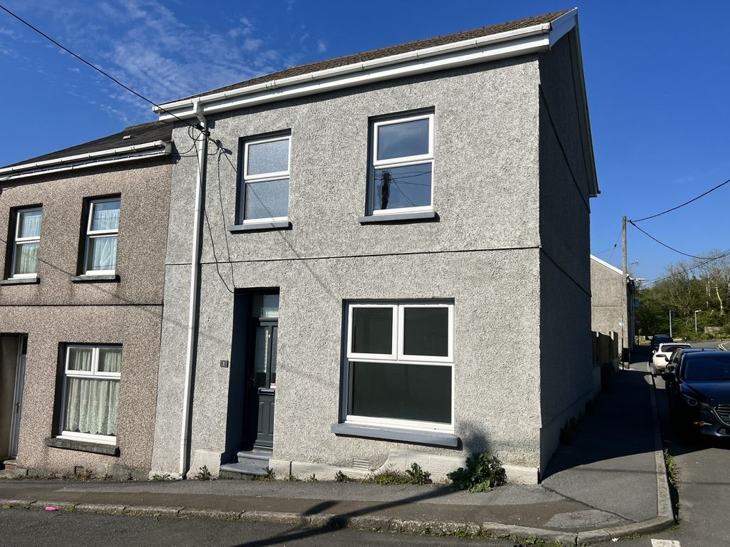 3 bed end terrace house for sale in Park Place, Tumble, Llanelli ...