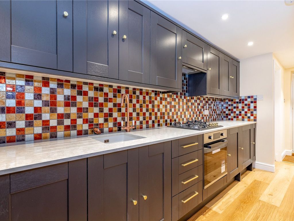 1 bed flat for sale in Bicester Road, Aylesbury HP19, £170,000 - Zoopla