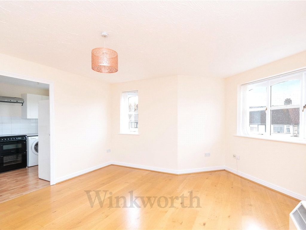 2 bed flat to rent in Windmill Drive, London NW2, £1,700 pcm - Zoopla