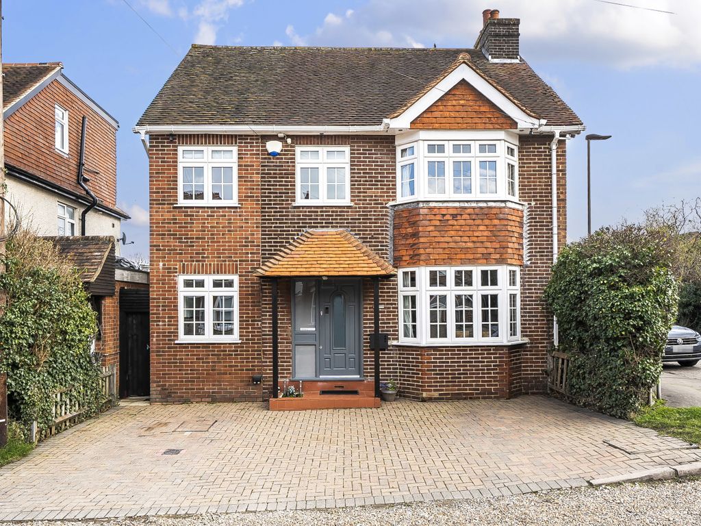 4 Bed Detached House For Sale In Orchard Road Farnborough Village