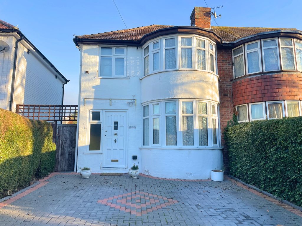 3 Bed Semi Detached House To Rent In Reading Road Northolt Ub5 £2 200