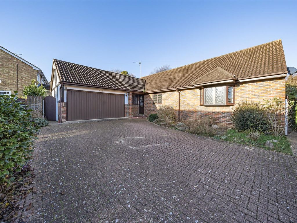 4 Bed Detached Bungalow For Sale In Claire Close Ingrave Road