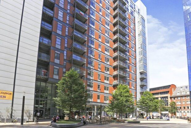 2 bed flat to rent in West Point, Leeds LS1, £1,200 pcm - Zoopla