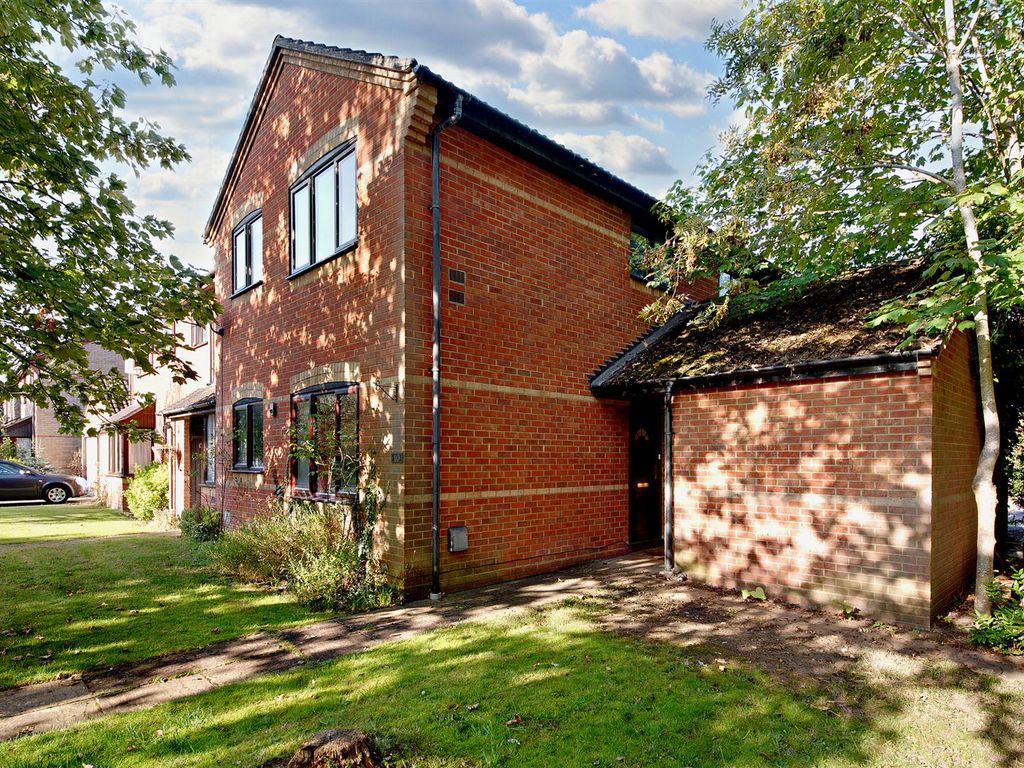 2 Bed End Terrace House For Sale In Cavendish Gardens Winnersh