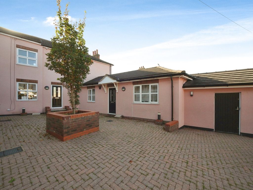 1 bed semi-detached bungalow for sale in Albert Road, Luton LU1, £ ...