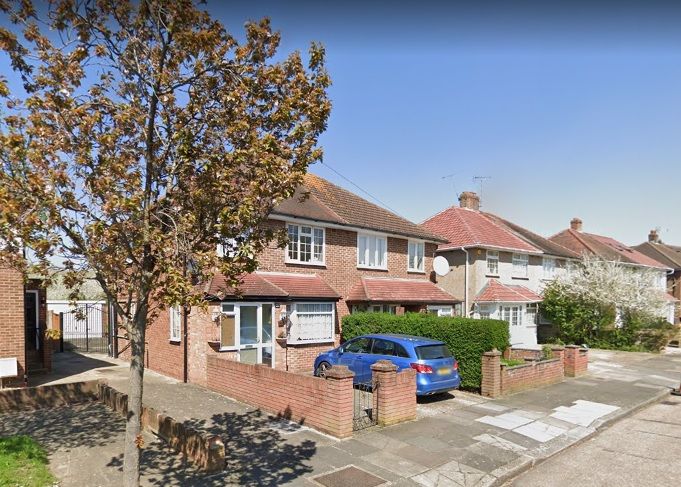 4 Bed Semi Detached House To Rent In Bournemead Avenue Northolt Ub5