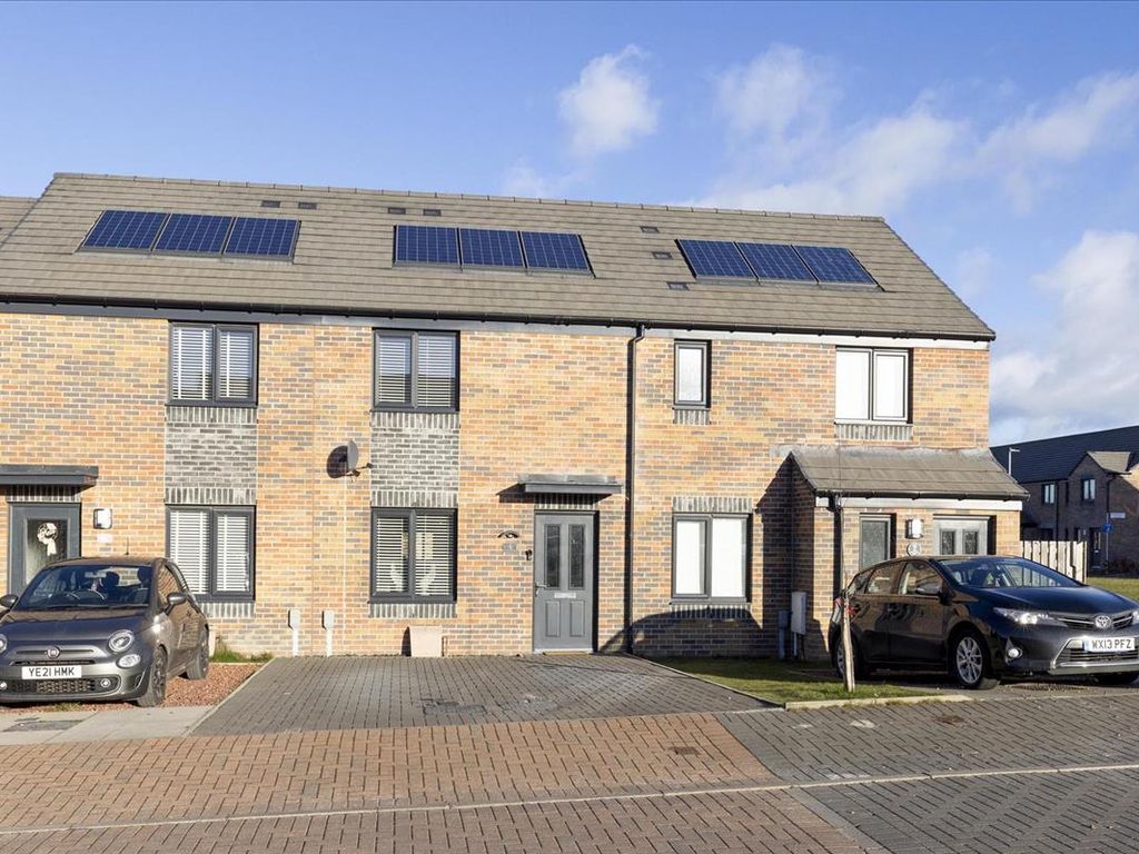 2 bed terraced house for sale in 4 Bullfinch Row, Edinburgh EH17, £176,000 - Zoopla