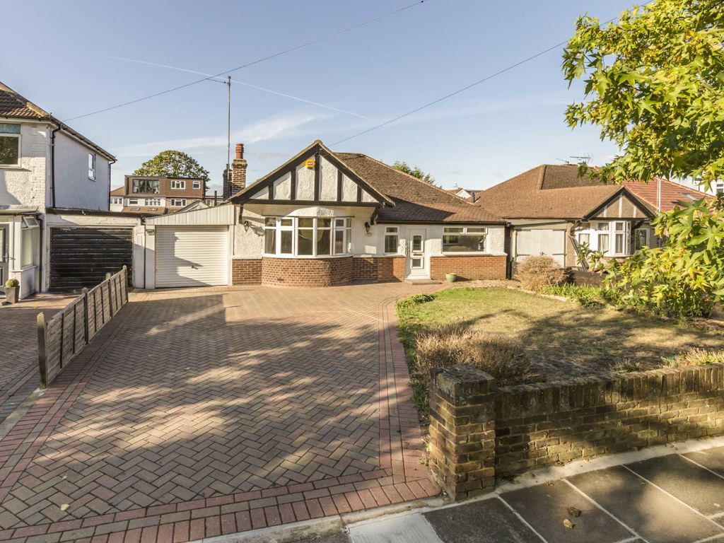 3 Bed Bungalow For Sale In Powder Mill Lane Whitton Twickenham Tw2 £