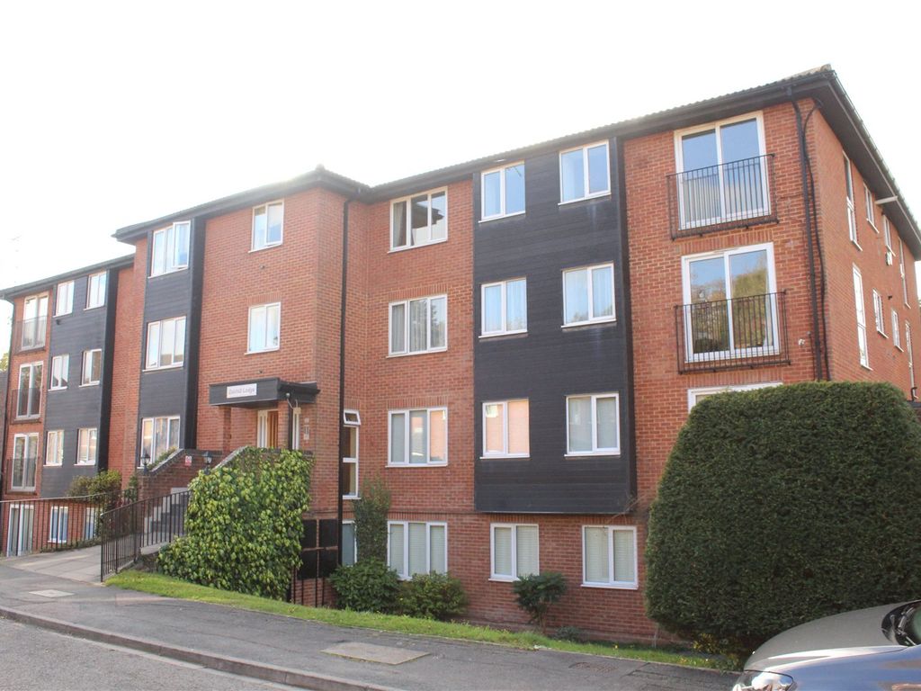 2 bed flat to rent in Oakhill Lodge, 15 Reedham Drive, Purley, Surrey ...