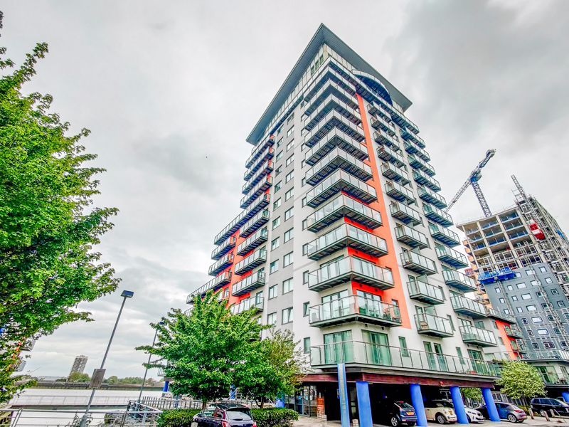 2 bed flat to rent in Mast Quay, London SE18 - Zoopla
