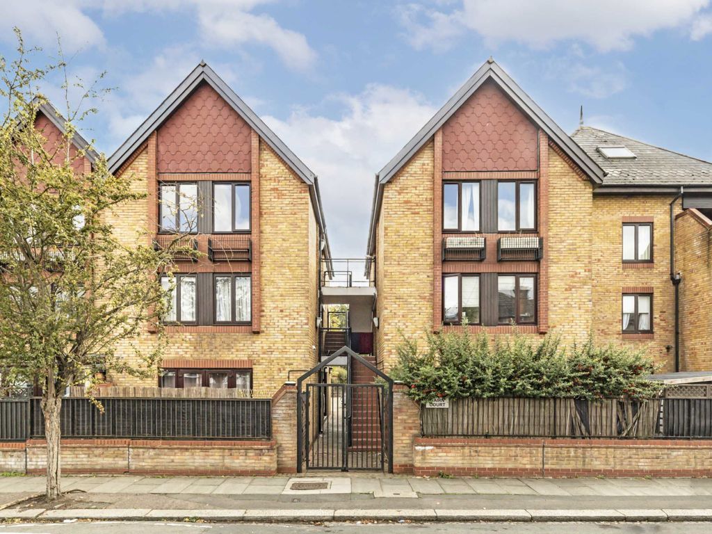 2 bed flat for sale in Trinity Road, London SW19, £485,000 - Zoopla